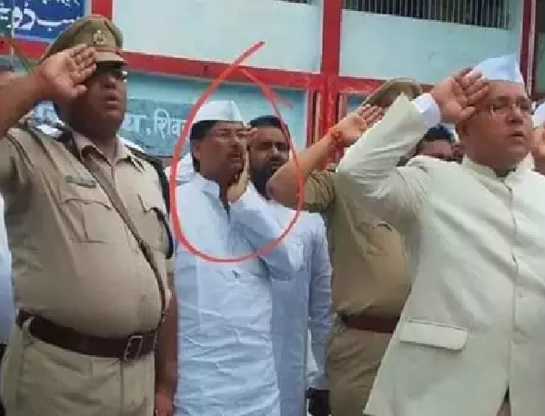 JD(U) MLA Sharfuddin 'insults' tricolor, photo goes viral